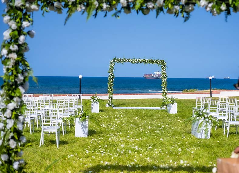 Welcome to Seacliff hotel - Book your stay